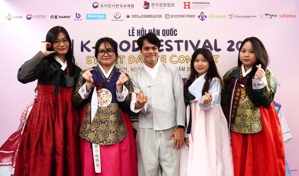 활동 - [찾아가는 K-컬처] 홍방국제대학교 2024 K-Food 페스티벌 행사에서 전통놀이 체험 부스 운영 | 문화체육관광부 한국문화원